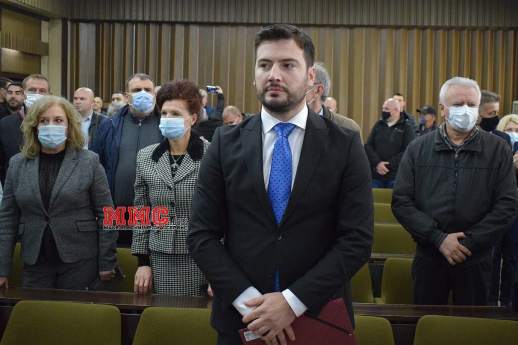 Јорданов седна во градоначалничката фотелја, доскорешниот градоначалник ...